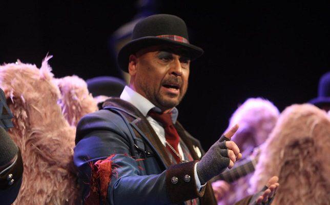 David 'Carapapa': "La comparsa es muy alegre y mantiene la forma de ...